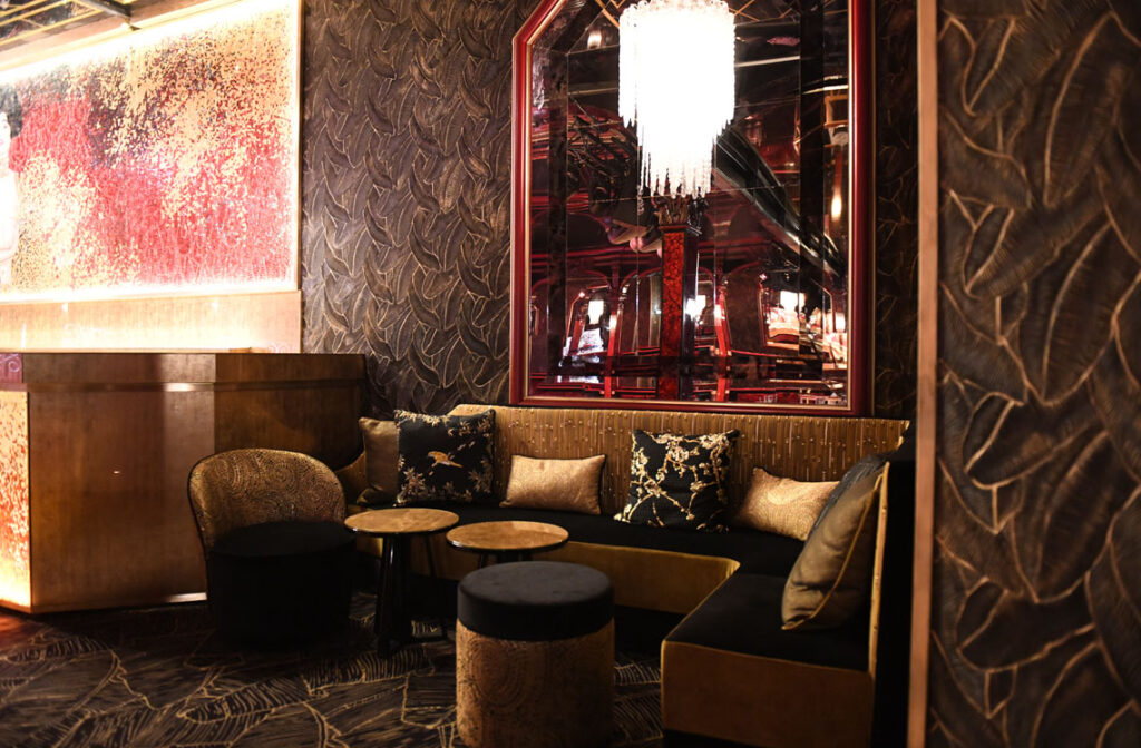 Les Cabarets Transformés en Bar / Club à Paris | Paradis Latin